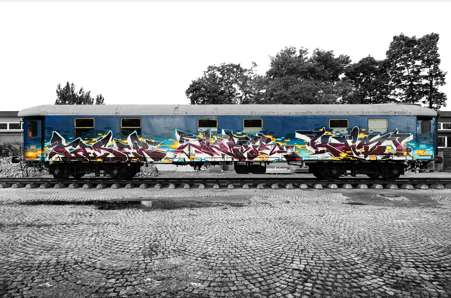 GESER, SLIDER AND KAISY PAINTING THE MOLOTOW TRAIN » MOLOTOW™ Blog