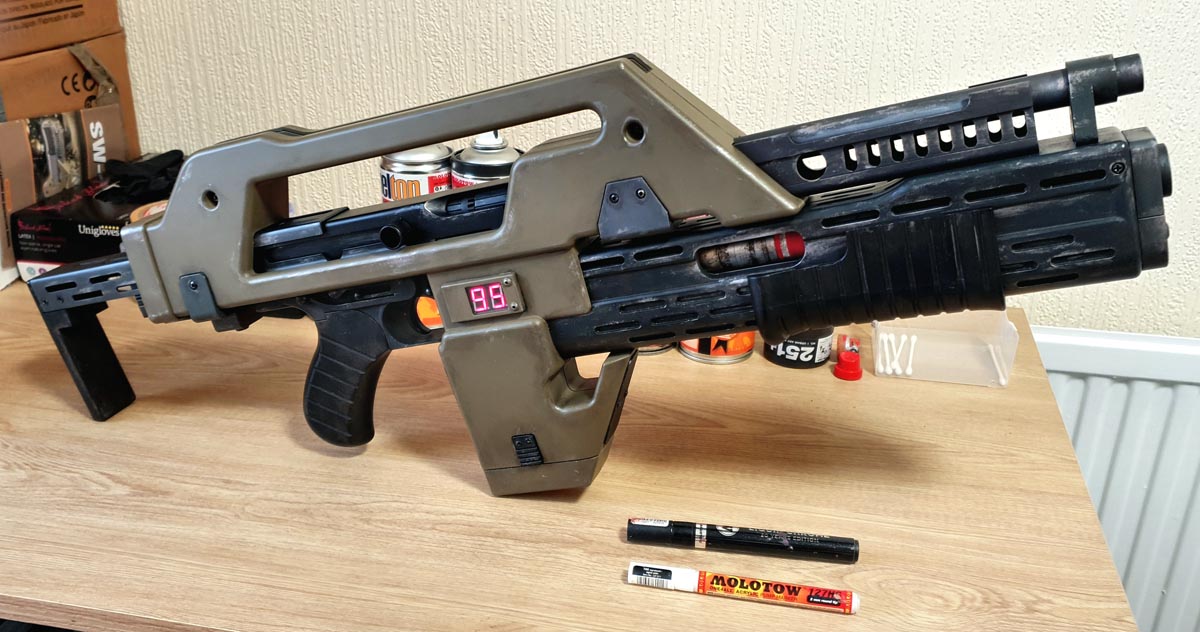 REPLETE weathering effects on his airsoft Aliens pulse rifle » MOLOTOW ...